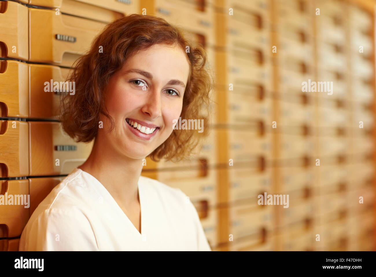 Female pharmacist at medicine cabinet in pharmacy Stock Photo - Alamy
