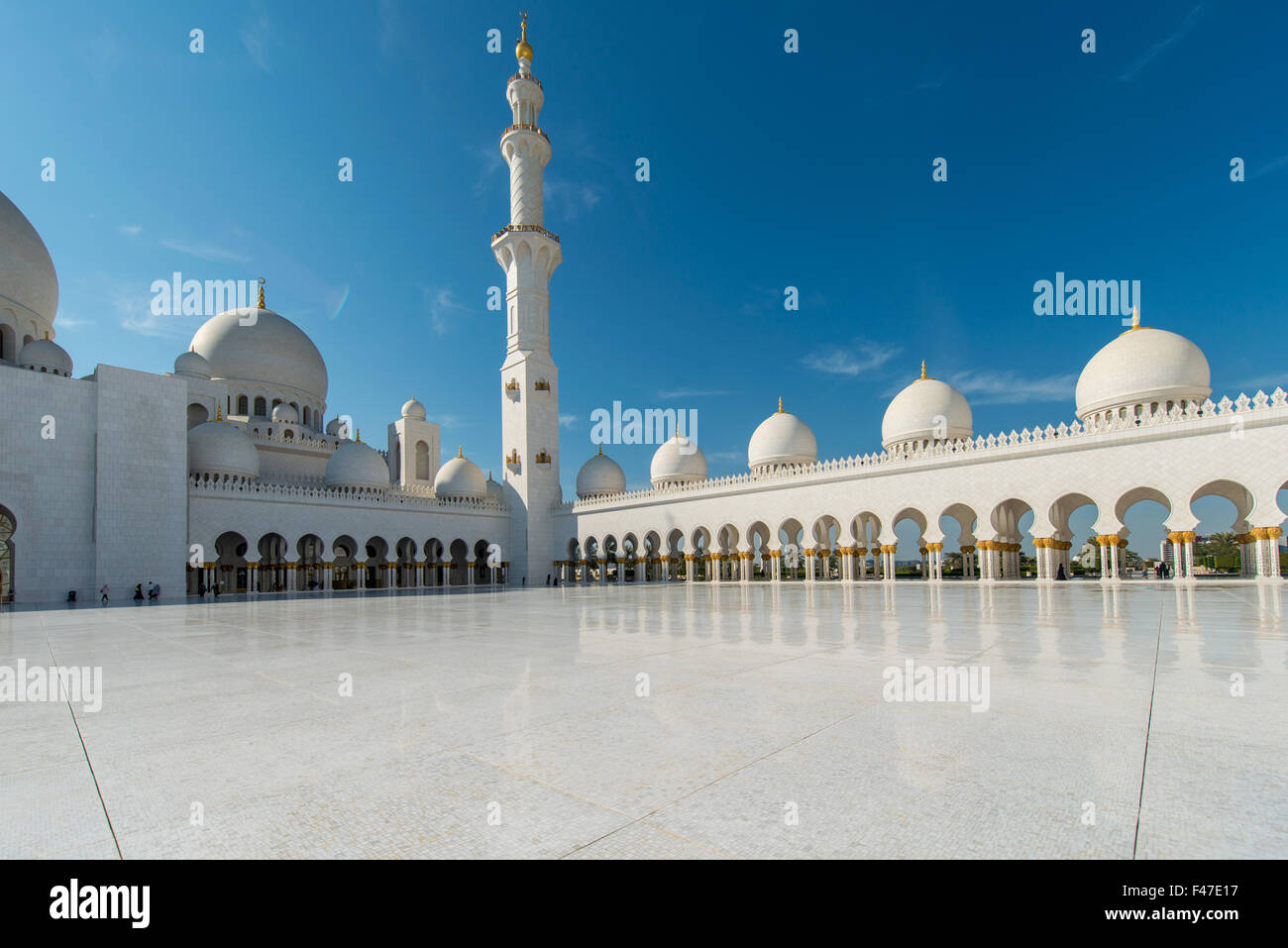 Sheikh Zayed Mosque in Abu Dhabi Stock Photo - Alamy