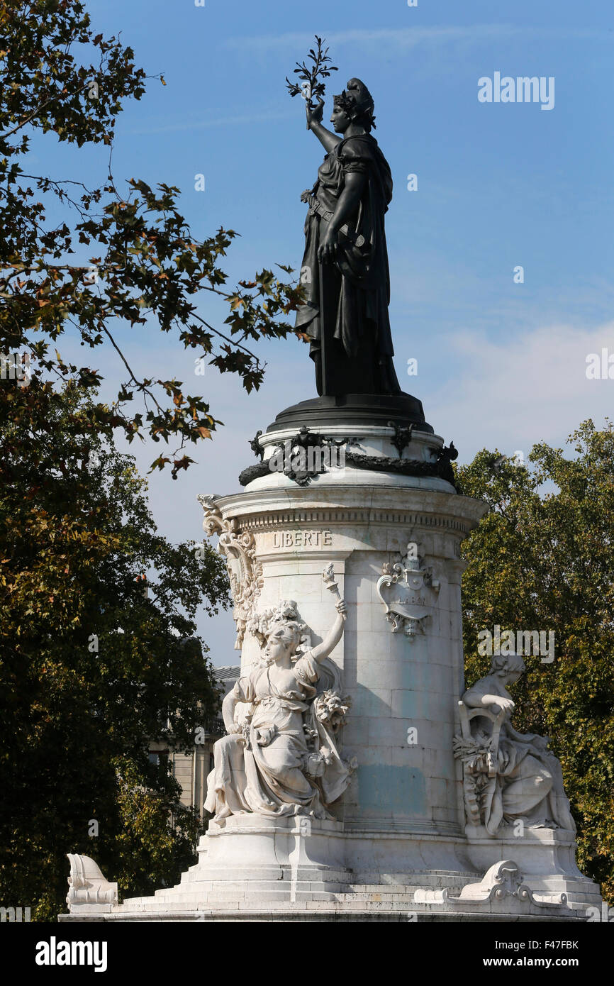 Marianne statue paris hi-res stock photography and images - Alamy
