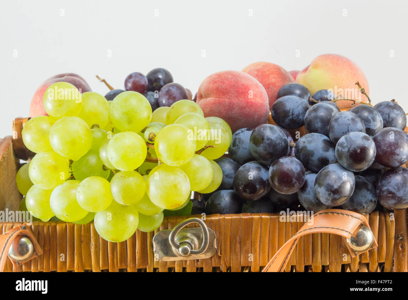 Pears fruit pear home grown hi-res stock photography and images - Alamy