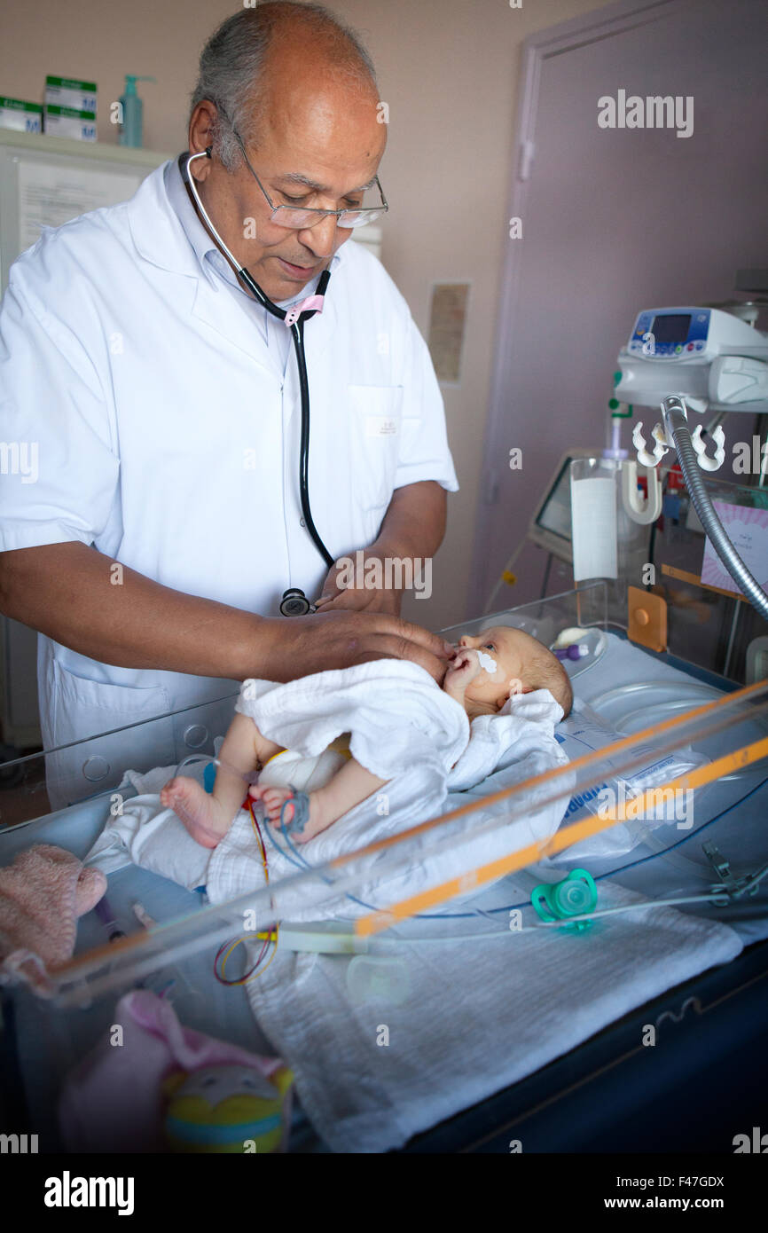 Resus bed hi-res stock photography and images - Alamy