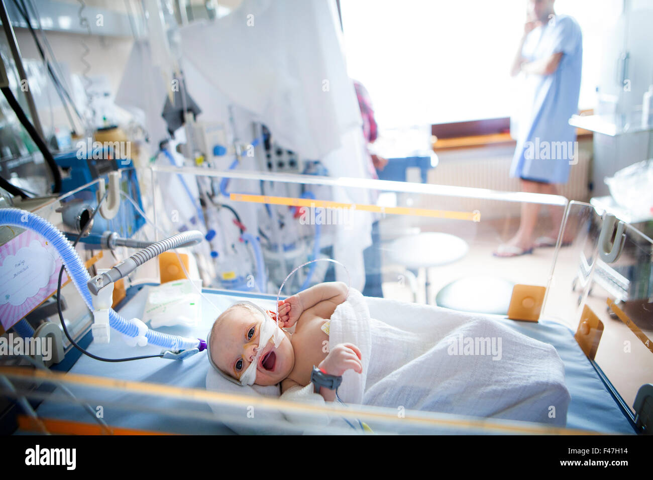 Resus beds hi-res stock photography and images - Alamy