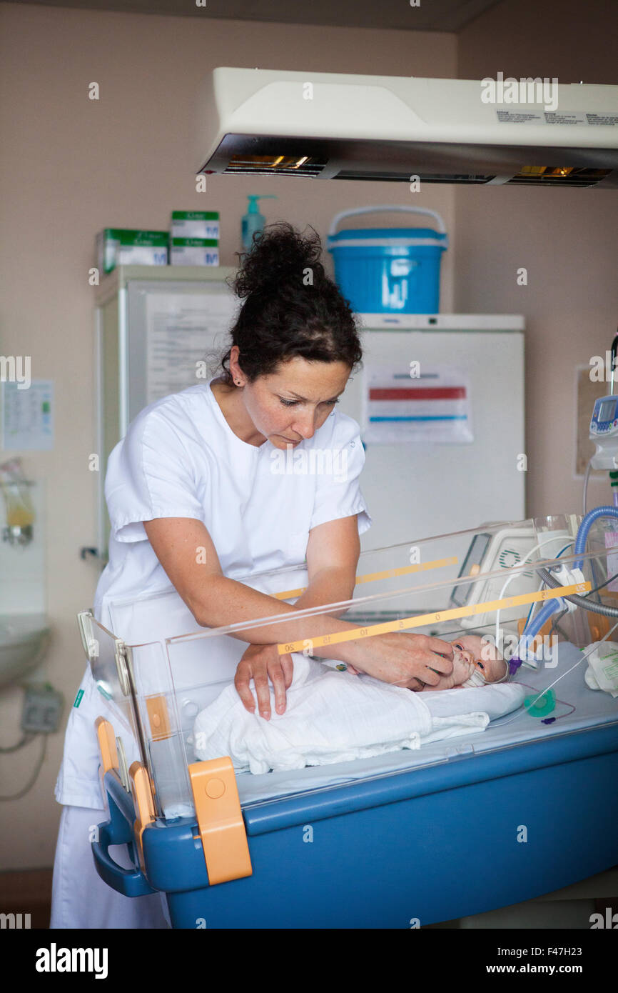 Resuscitation tables hi-res stock photography and images - Alamy