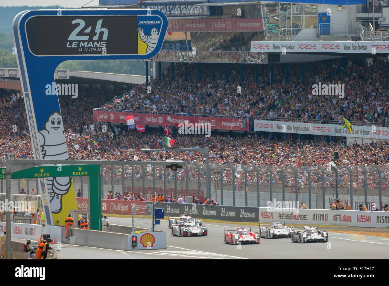 The start of the 24 hours race at Le Mans Stock Photo - Alamy