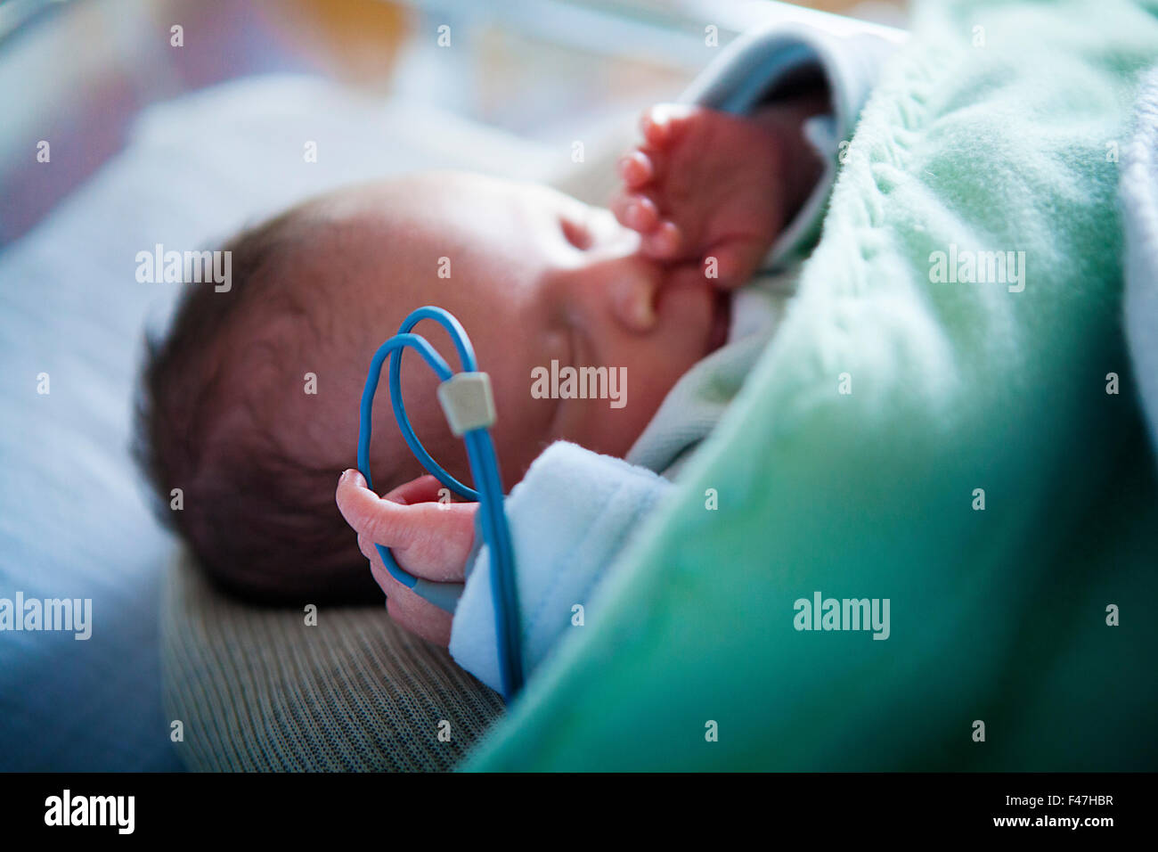 Pulse oximetry newborn hi-res stock photography and images - Alamy