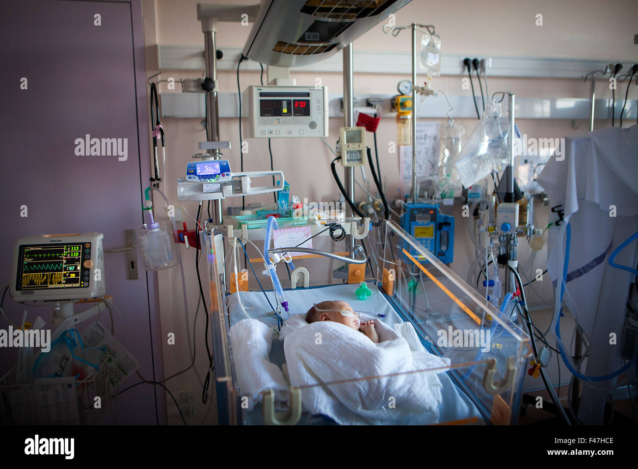 Resuscitation tables hi-res stock photography and images - Alamy