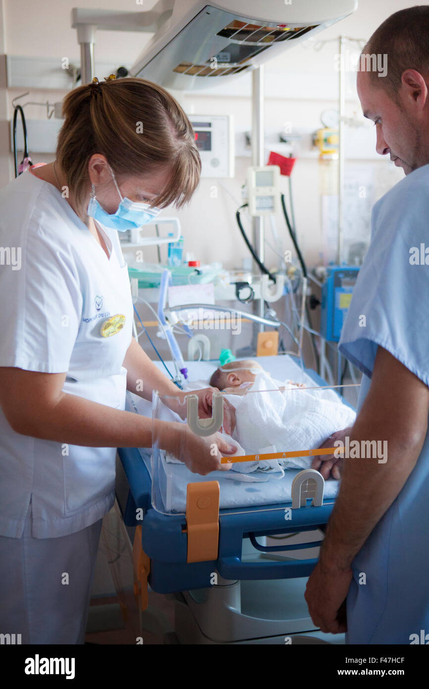 Resus tables hi-res stock photography and images - Alamy