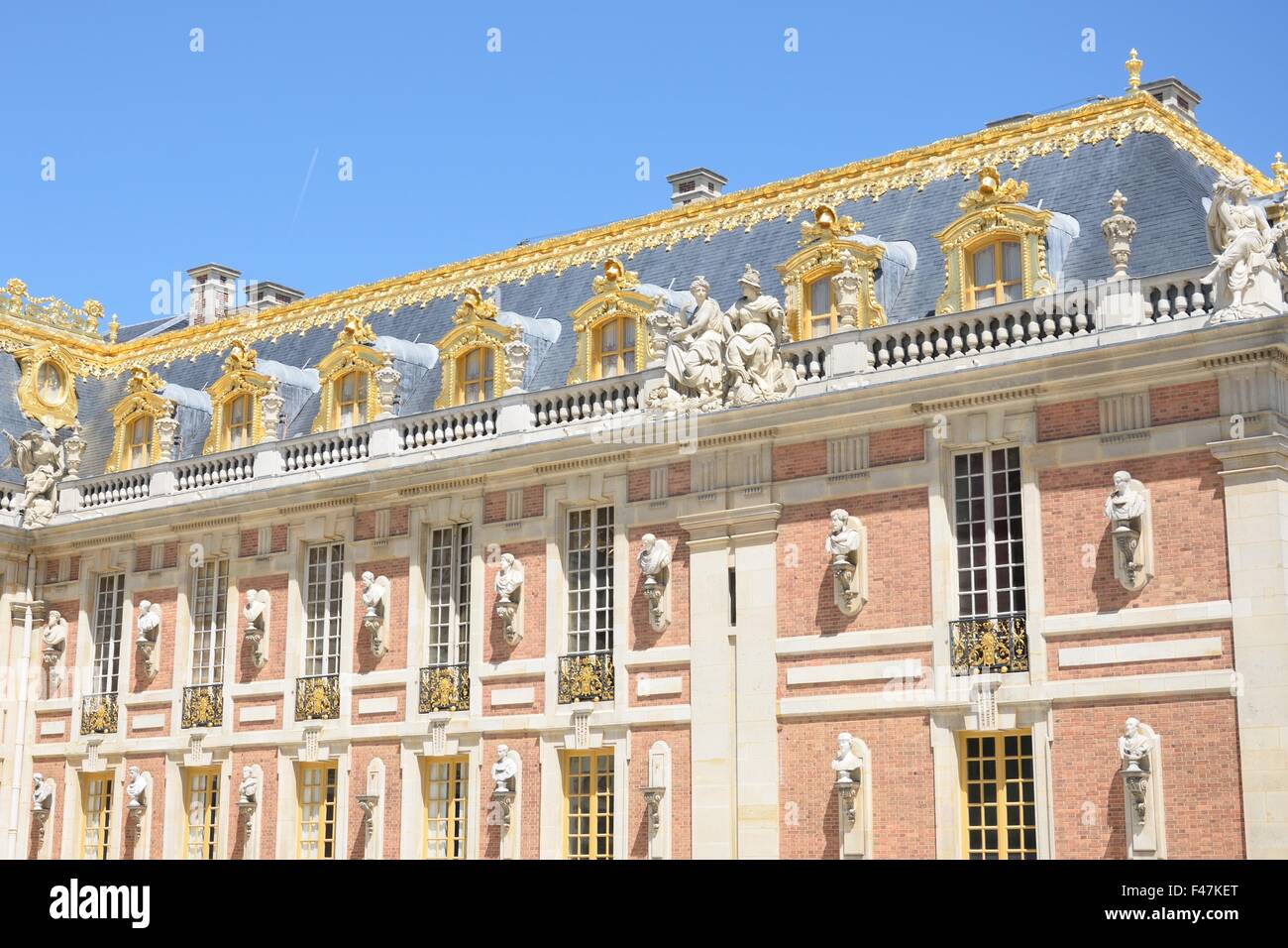 Large palace hi-res stock photography and images - Alamy