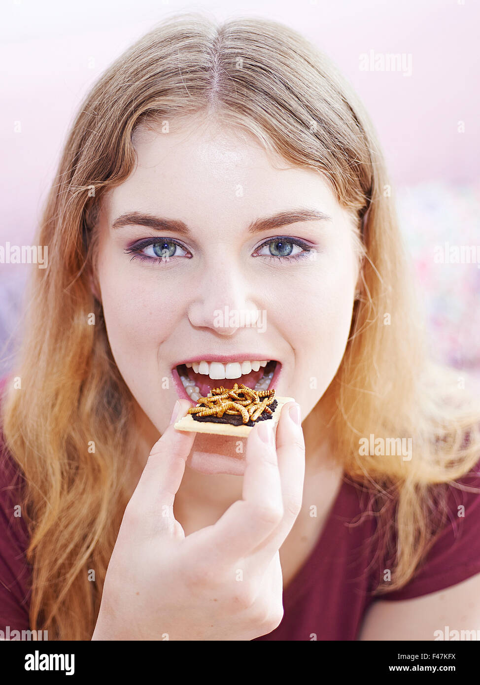 People eating insects hi-res stock photography and images - Alamy