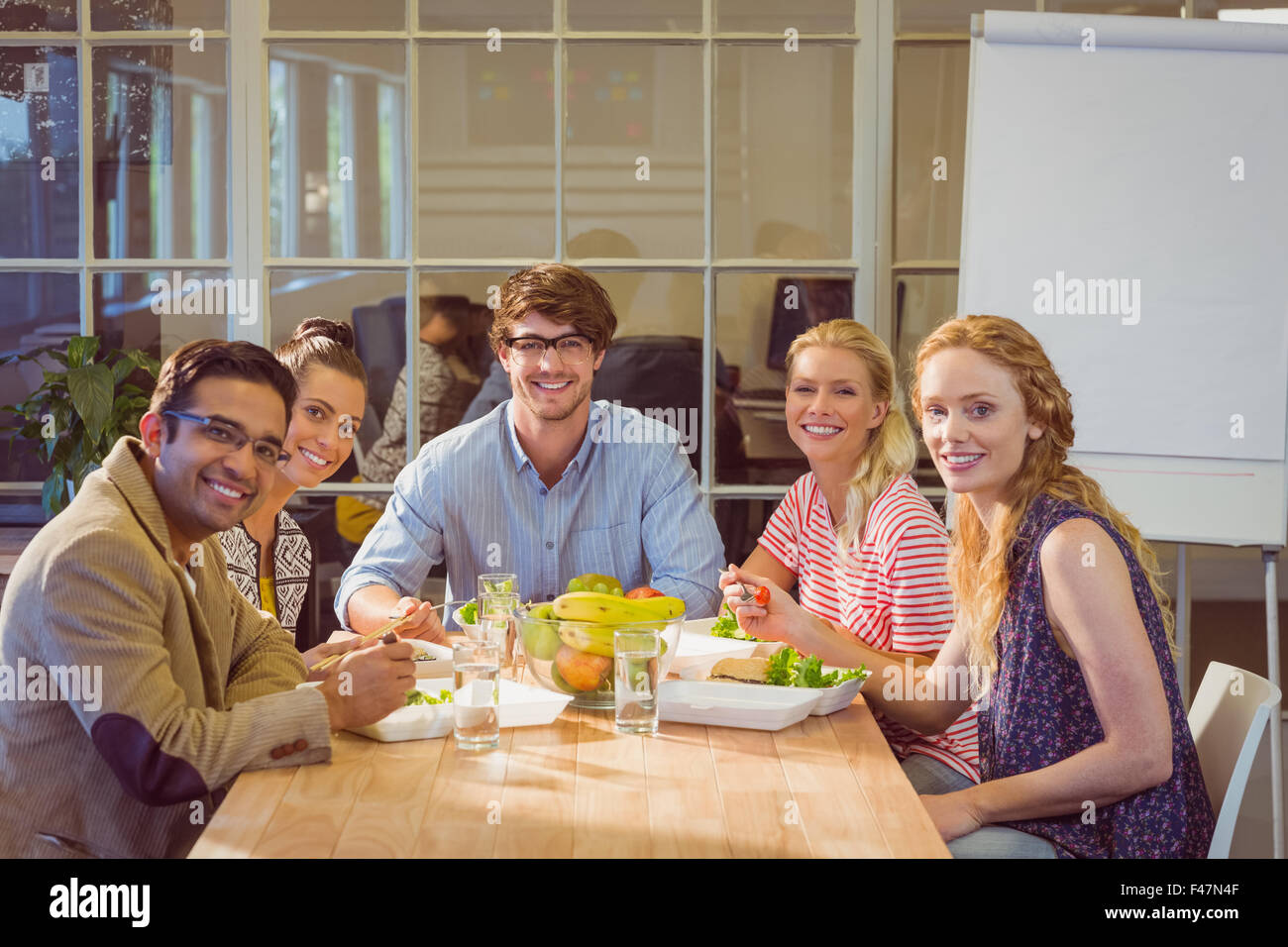 Business people having lunch break 20s adult hi-res stock photography ...
