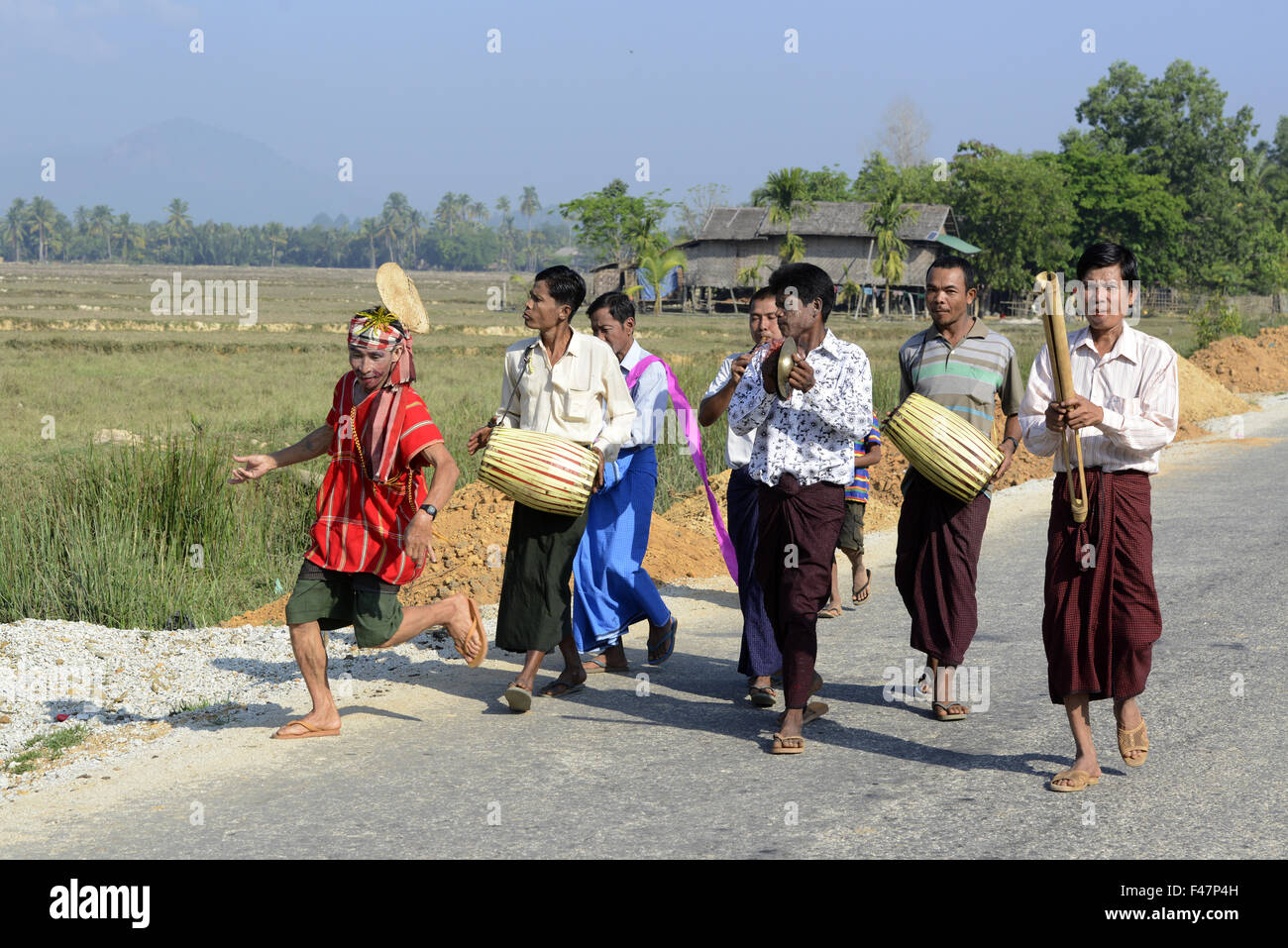 ASIA MYANMAR MYEIK SHINPYU CEREMONY Stock Photo - Alamy