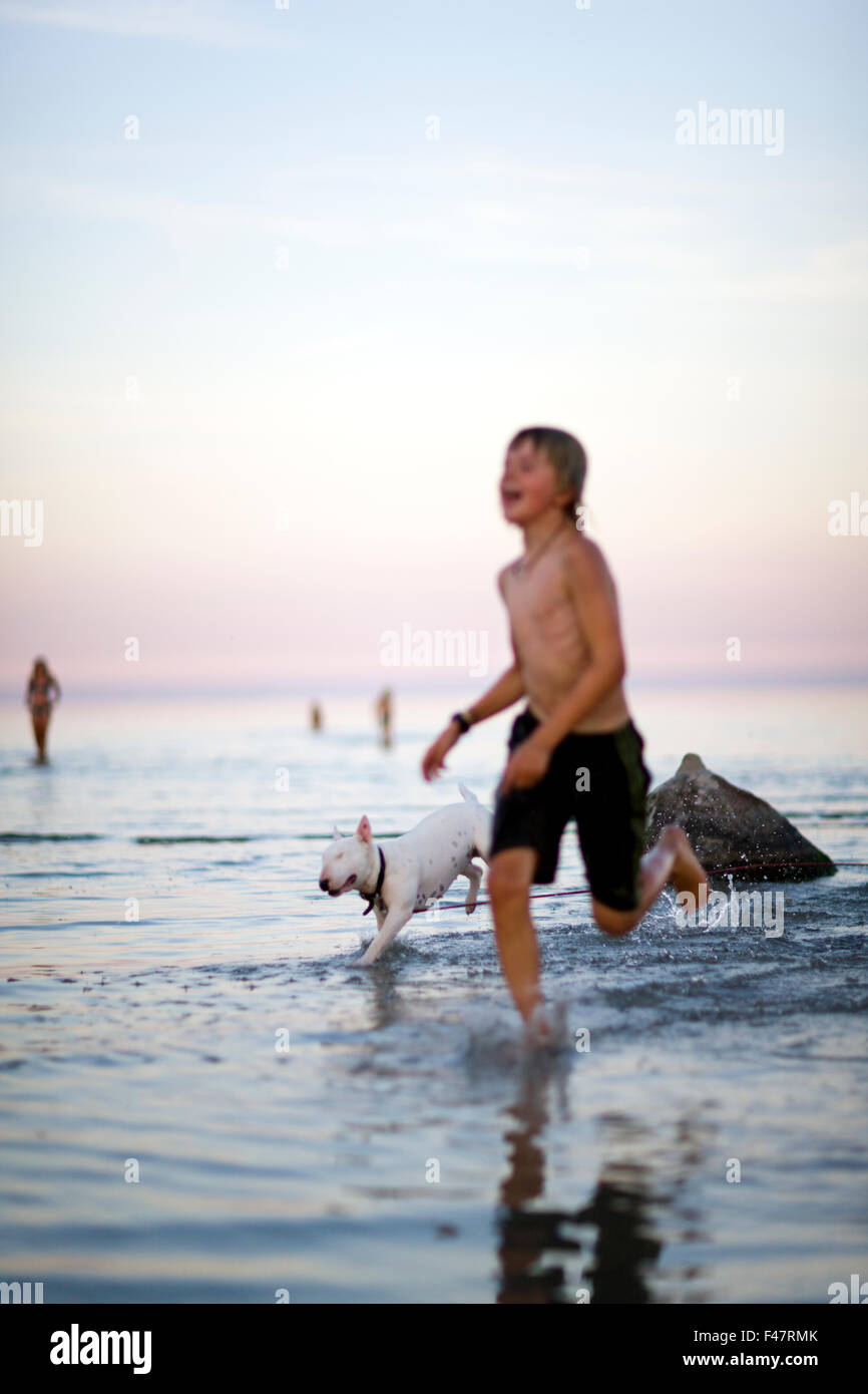 Three children in bath hi-res stock photography and images - Alamy