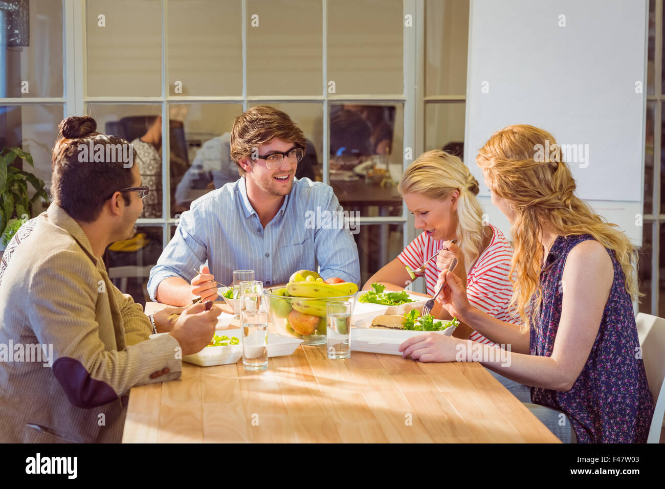 Business people having lunch Stock Photo - Alamy
