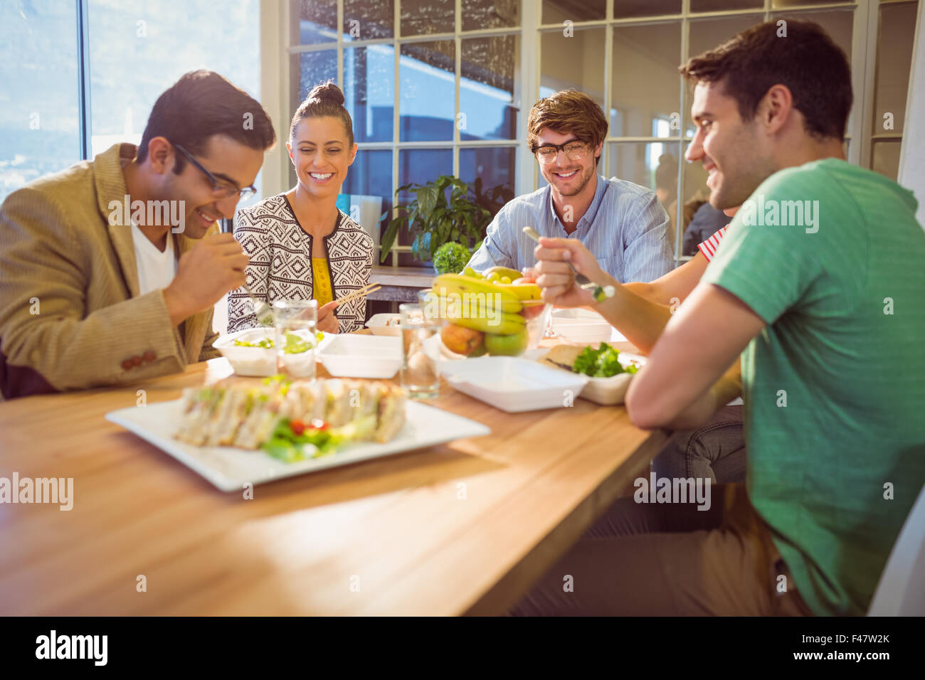 Business people having lunch Stock Photo - Alamy
