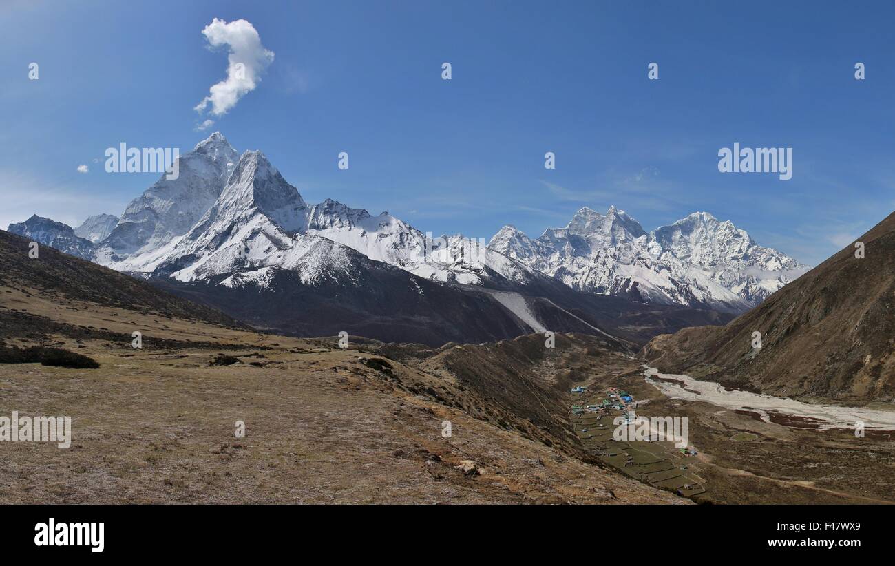 Pheriche valley nepal hi-res stock photography and images - Alamy