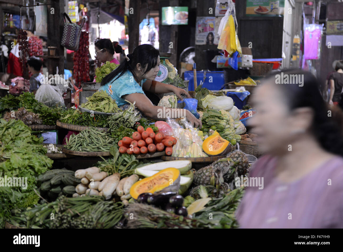 ASIA MYANMAR MYEIK MARKET Stock Photo - Alamy