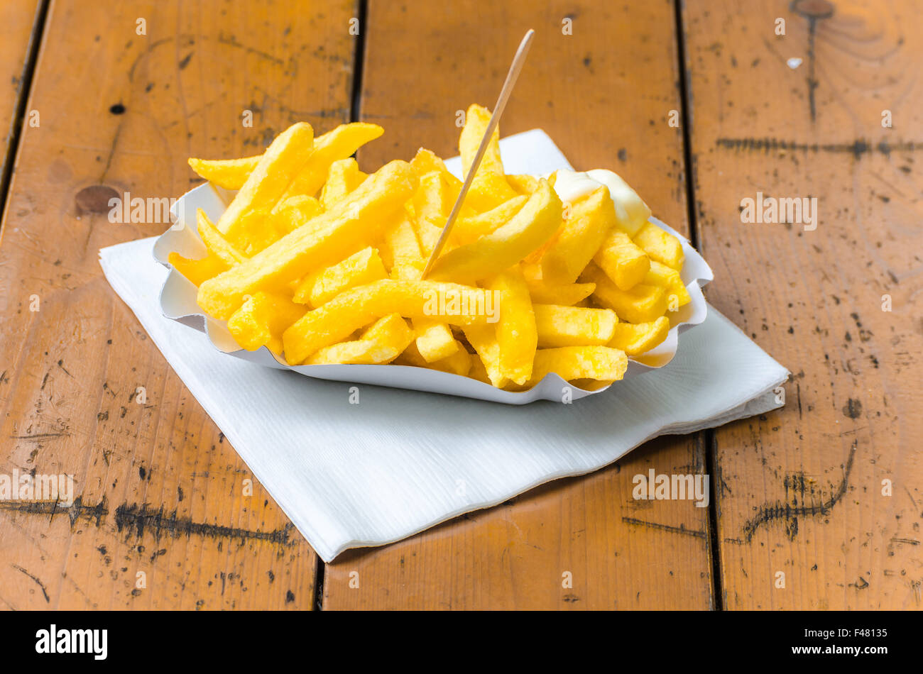 Plates of chips hi-res stock photography and images - Alamy