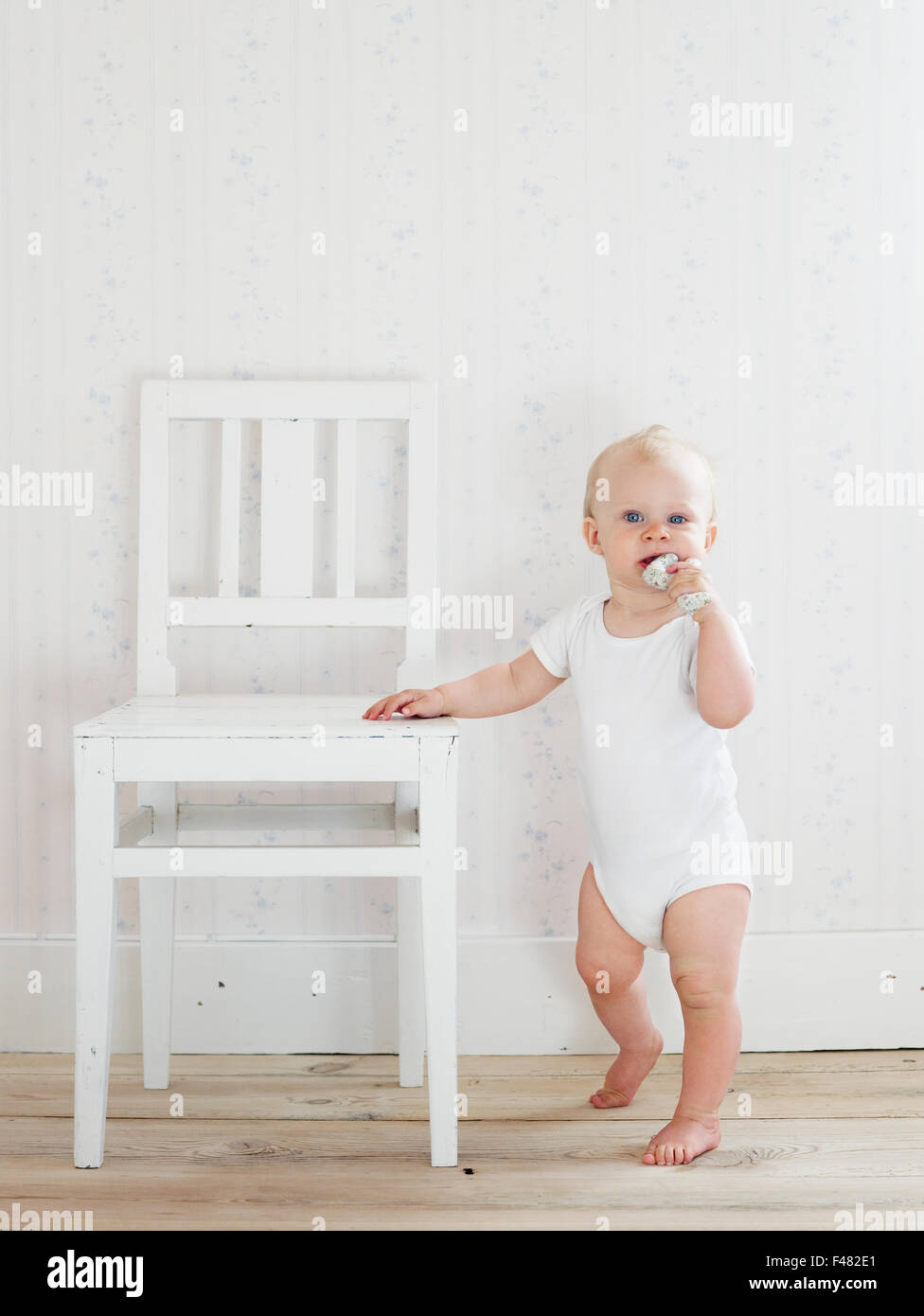 Standing bite hi-res stock photography and images - Alamy