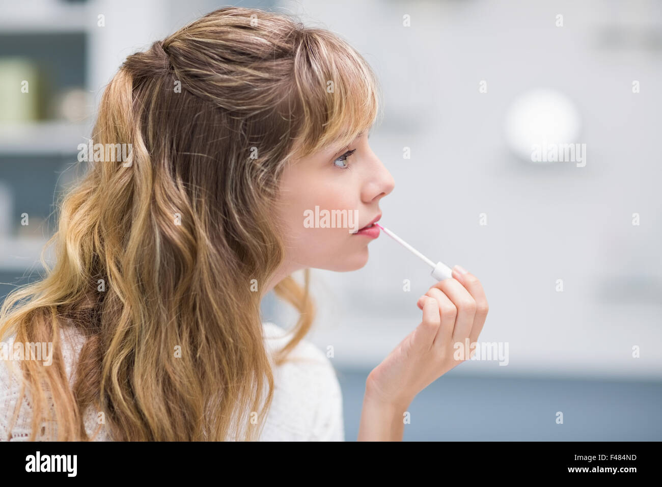 Beautiful costumer putting on makeup Stock Photo - Alamy