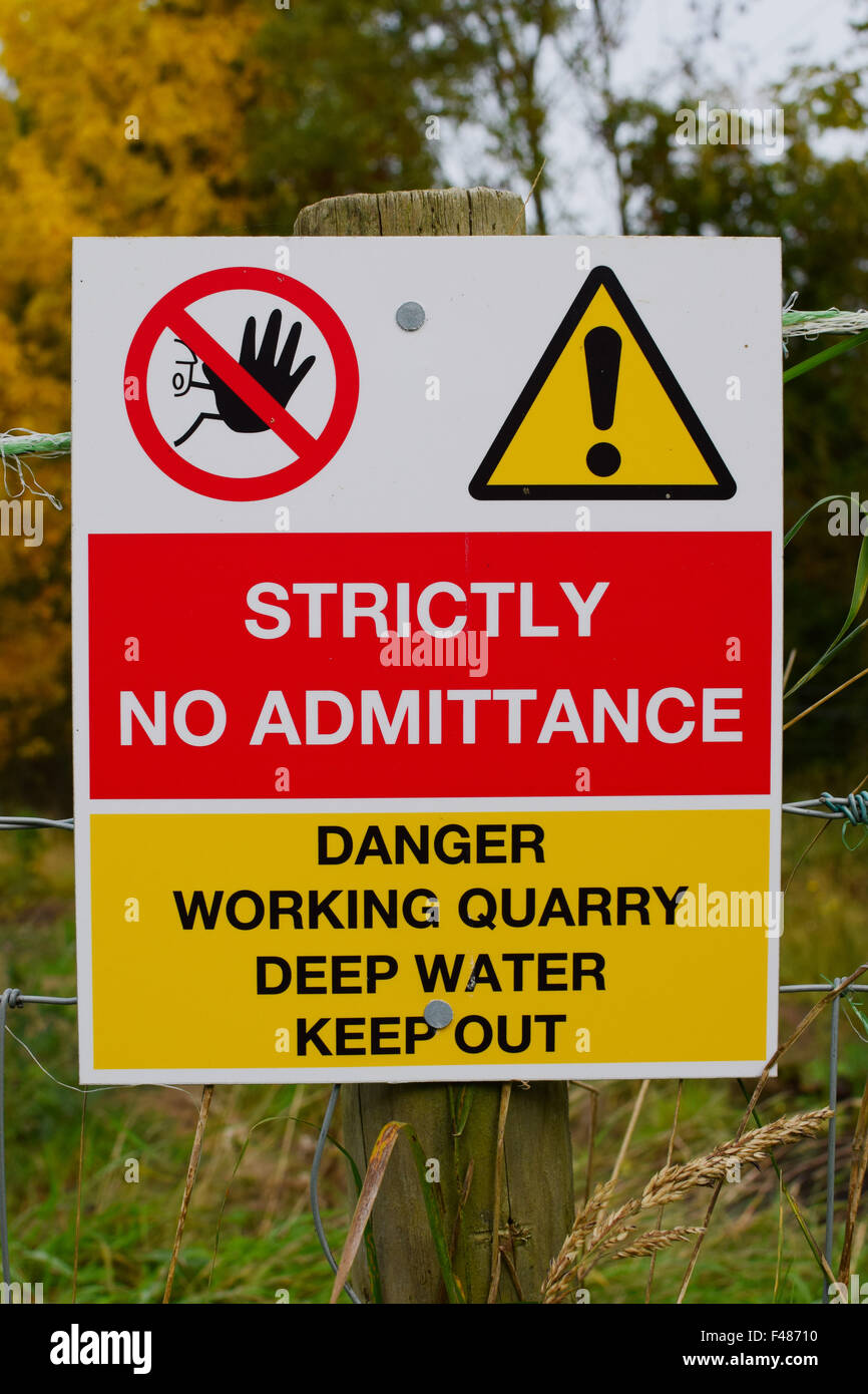 Quarry keep out warning sign Stock Photo - Alamy