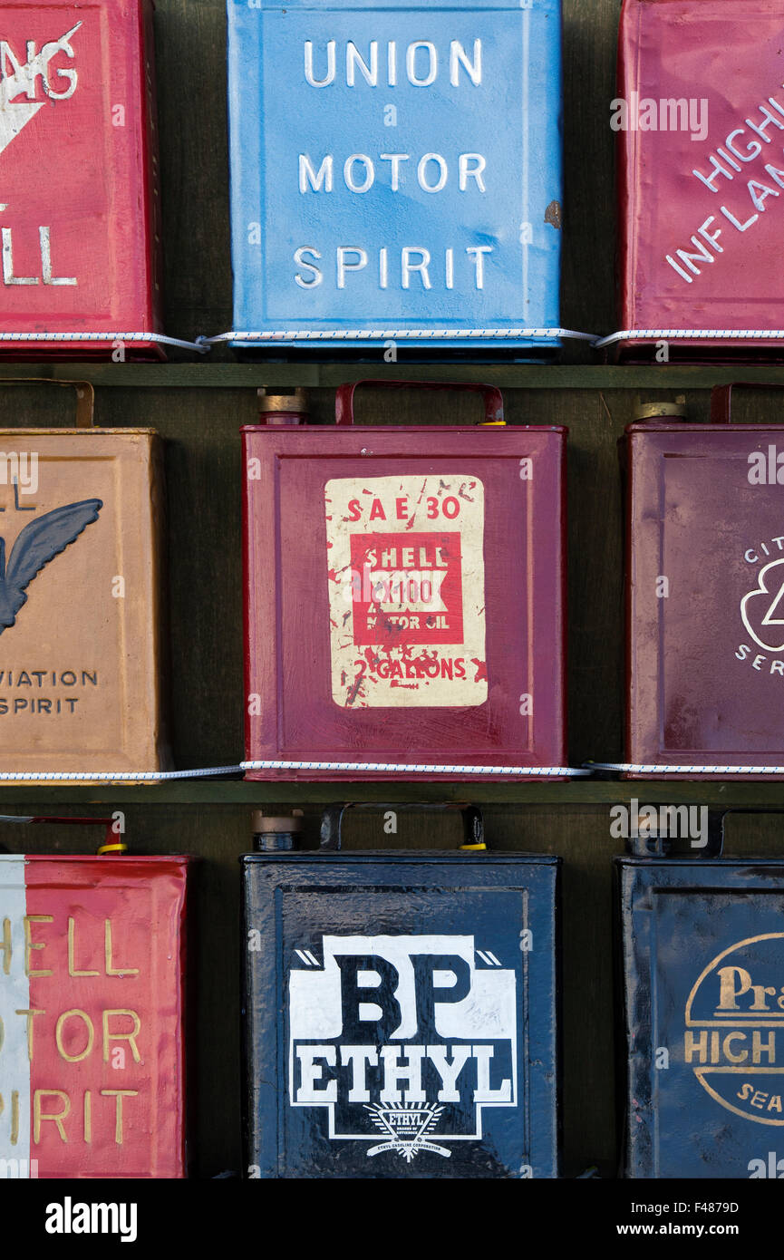 Old shell motor oil hi-res stock photography and images - Alamy