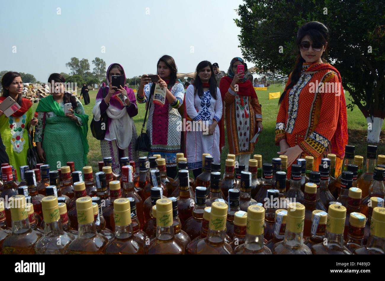 Lahore. 15th Oct, 2015. Pakistani woman look seized bottles of liquor ...
