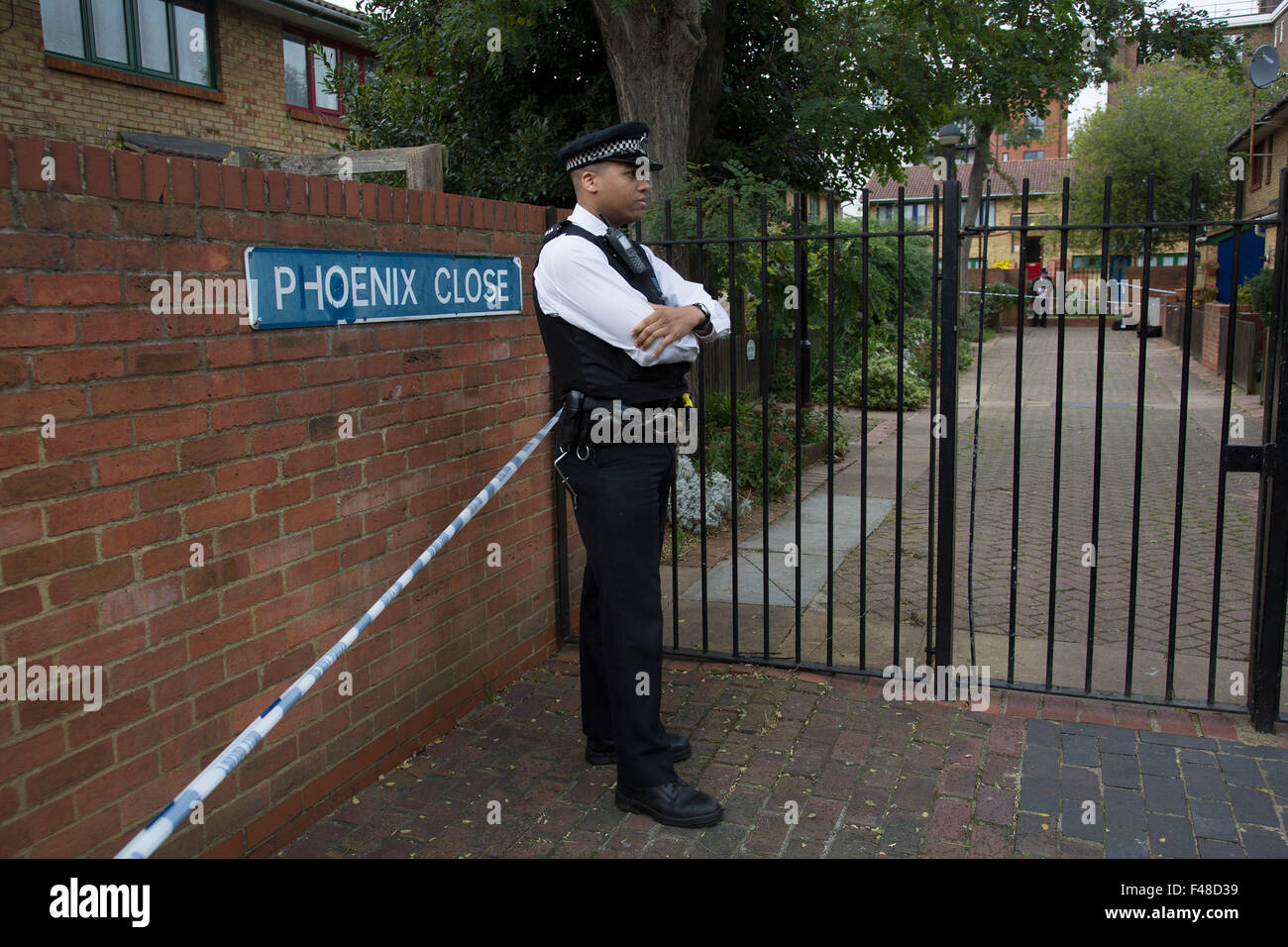 Hackney, London, UK. 15th October, 2015. Crime scene where a male ...