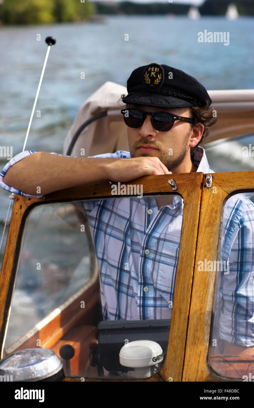 Man driving a motorboat hi-res stock photography and images - Alamy