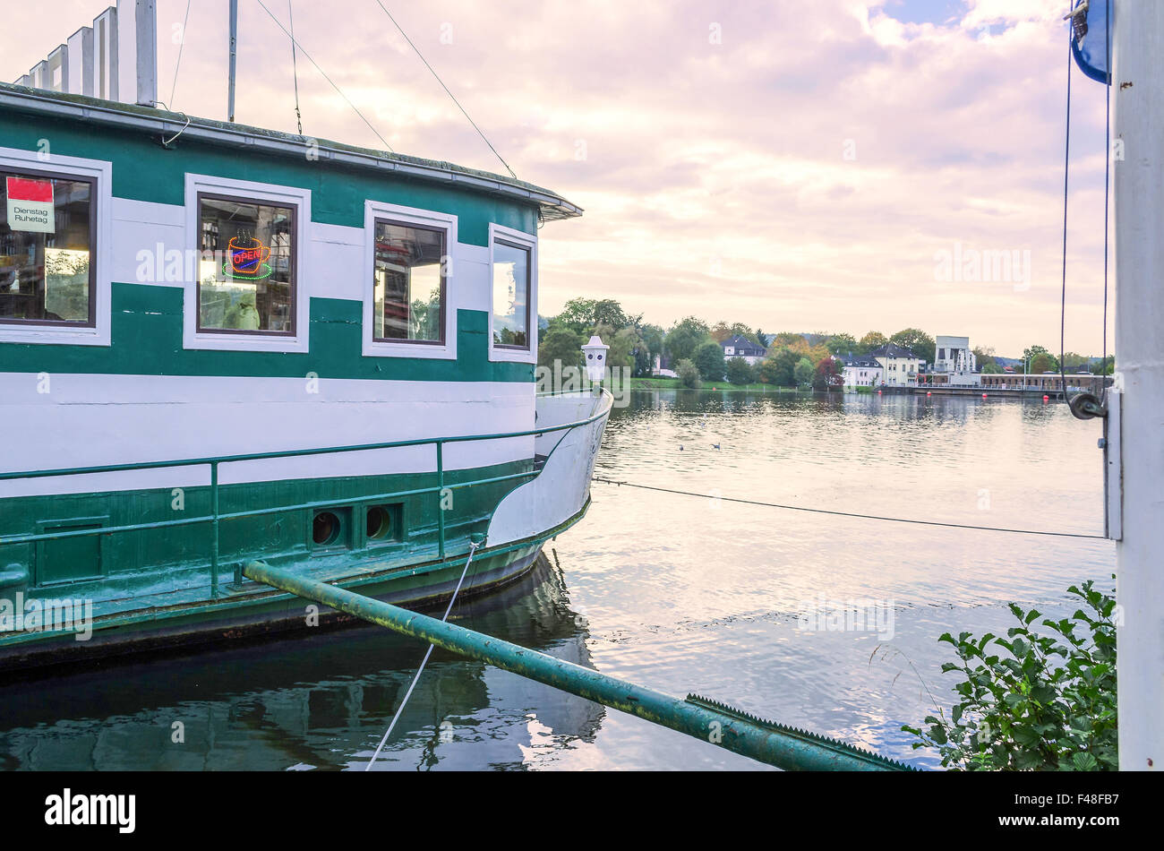 Houseboat restaurant ship hi-res stock photography and images - Alamy
