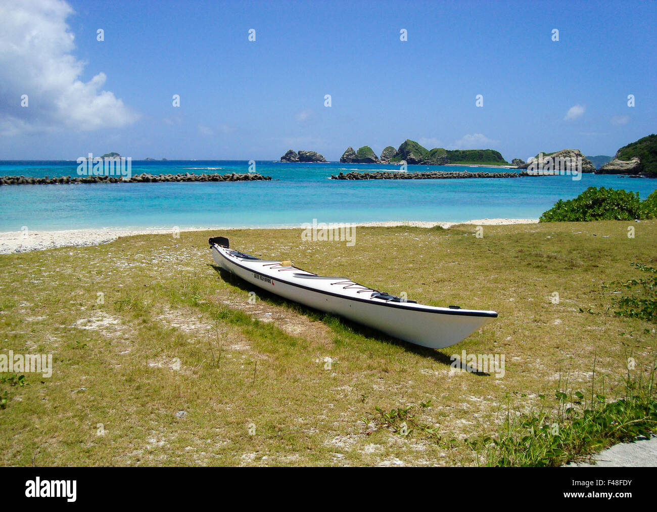 White kayak hi-res stock photography and images - Alamy