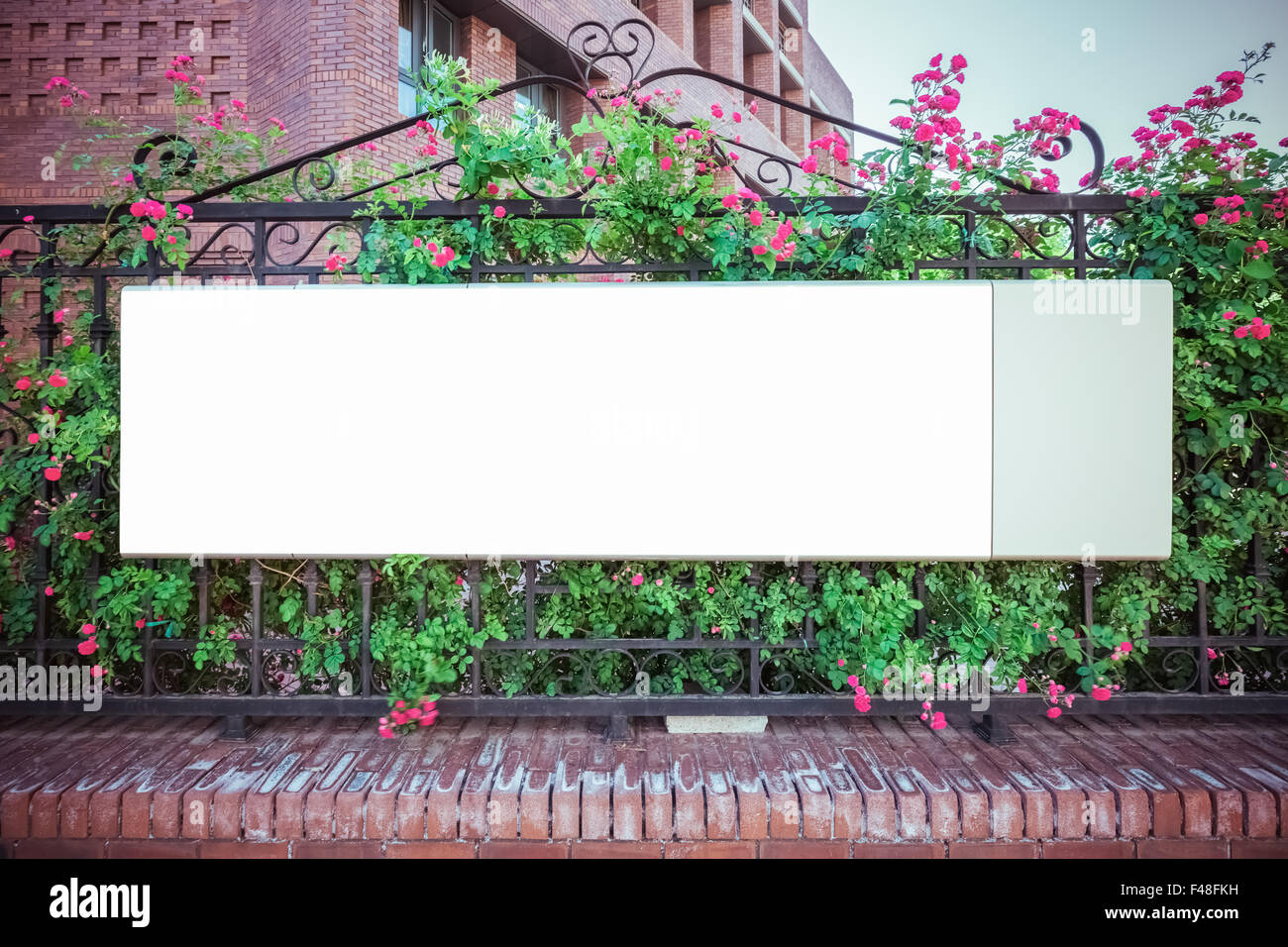 Green wrought iron fence hi-res stock photography and images - Alamy