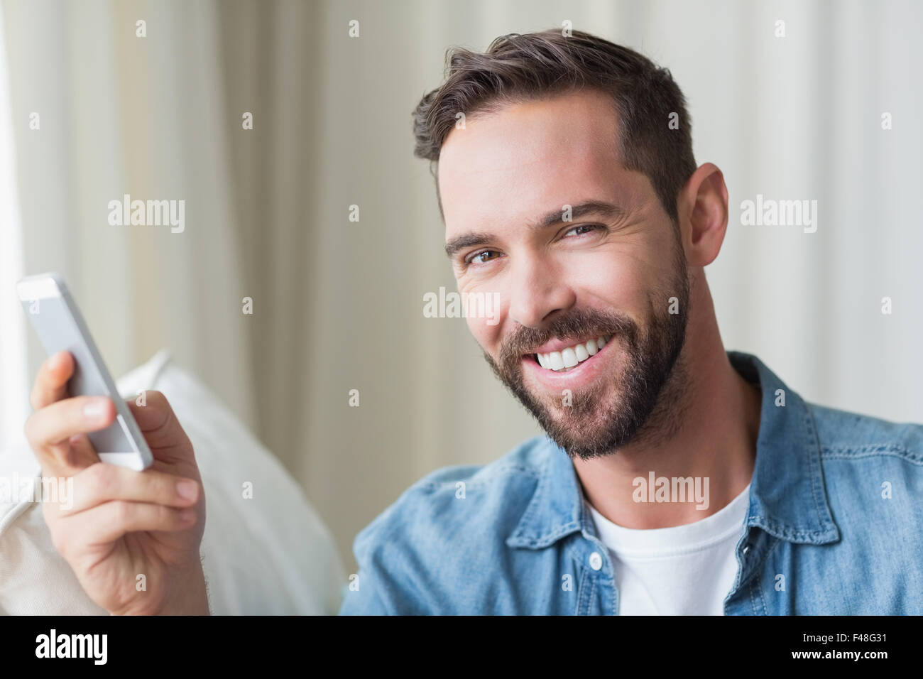 Man sending text hi-res stock photography and images - Alamy