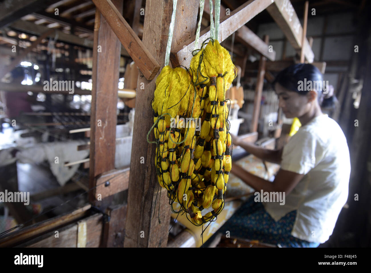 ASIA MYANMAR NYAUNGSHWE WEAVING FACTORY Stock Photo - Alamy