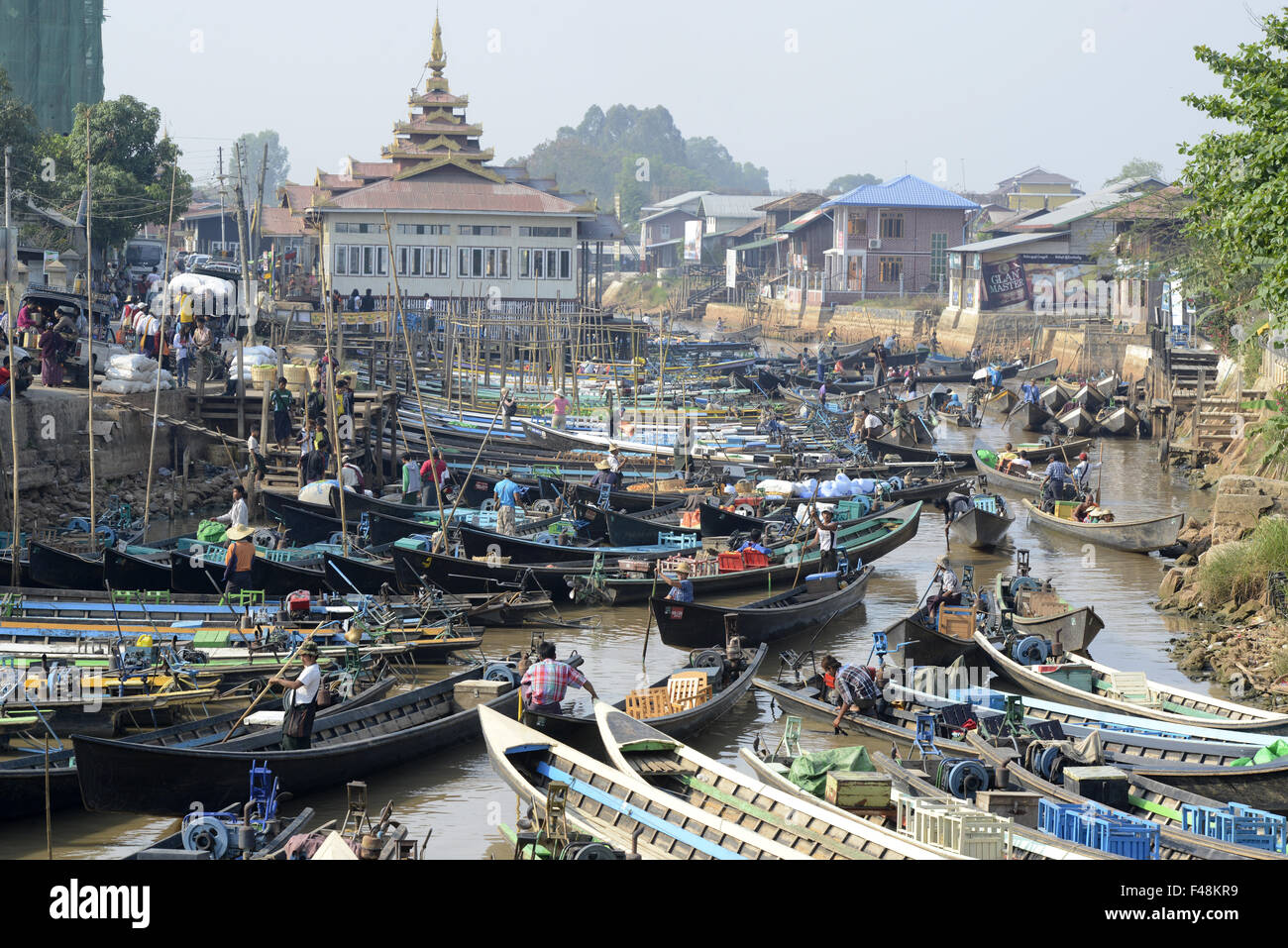 ASIA MYANMAR NYAUNGSHWE WEAVING FACTORY Stock Photo - Alamy
