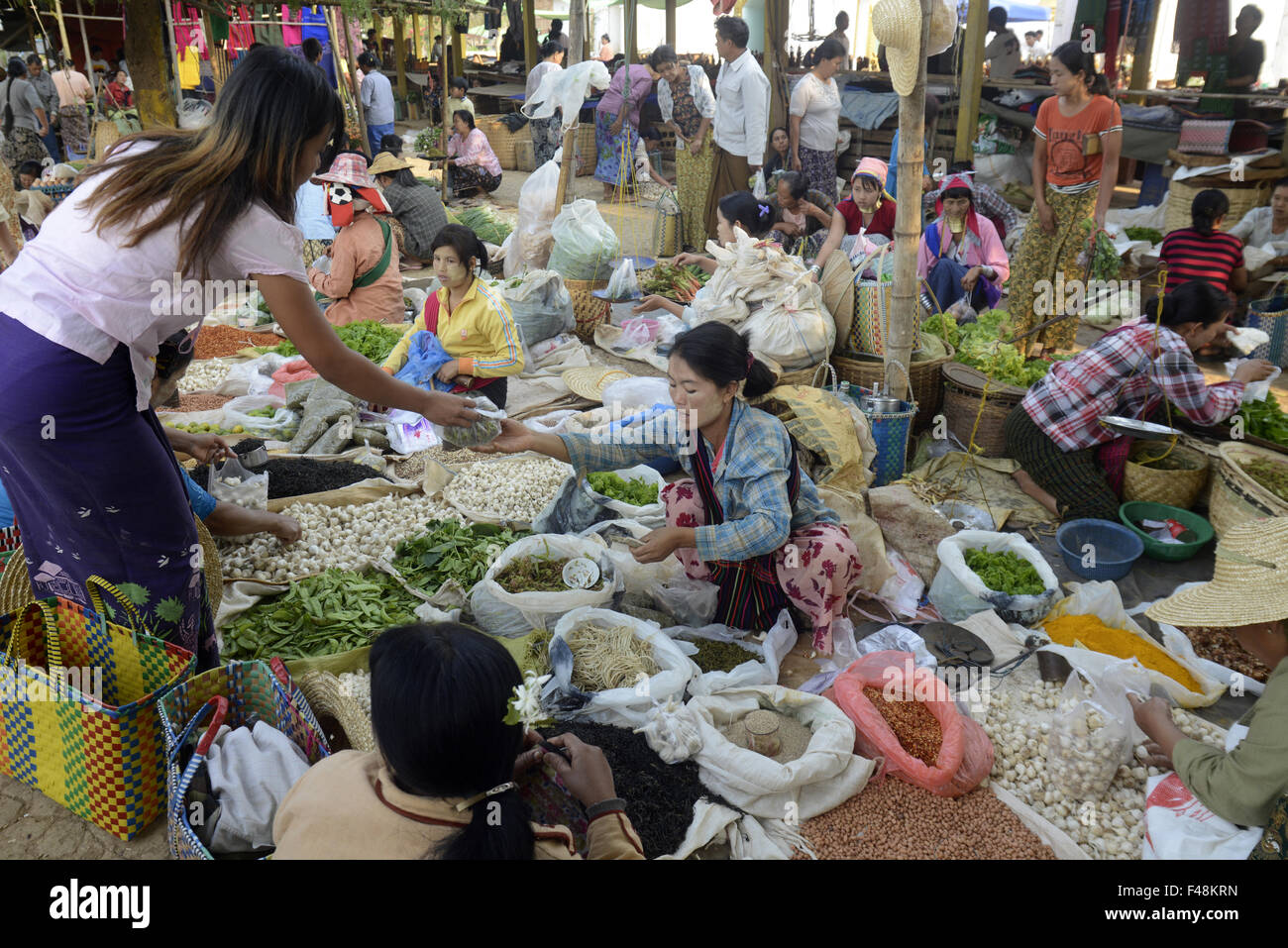 ASIA MYANMAR NYAUNGSHWE WEAVING FACTORY Stock Photo - Alamy