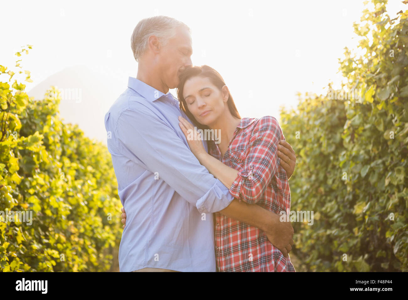 Romantic couple kissing making hi-res stock photography and images - Alamy
