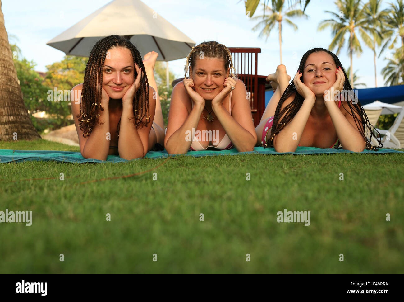 Woman three girlfriends hi-res stock photography and images - Alamy