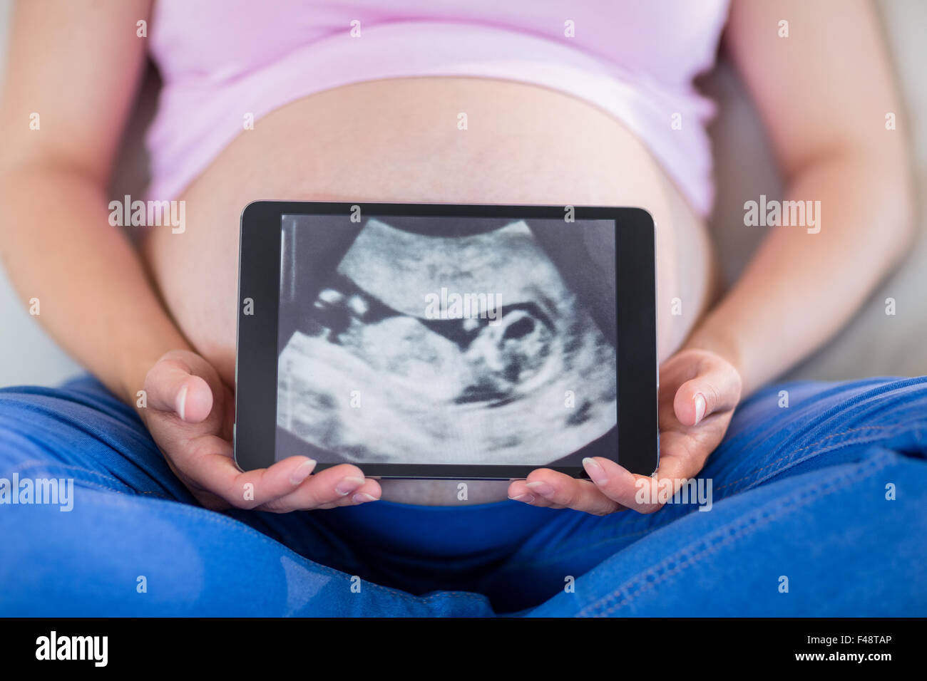 Pregnant woman showing ultrasound scans Stock Photo - Alamy