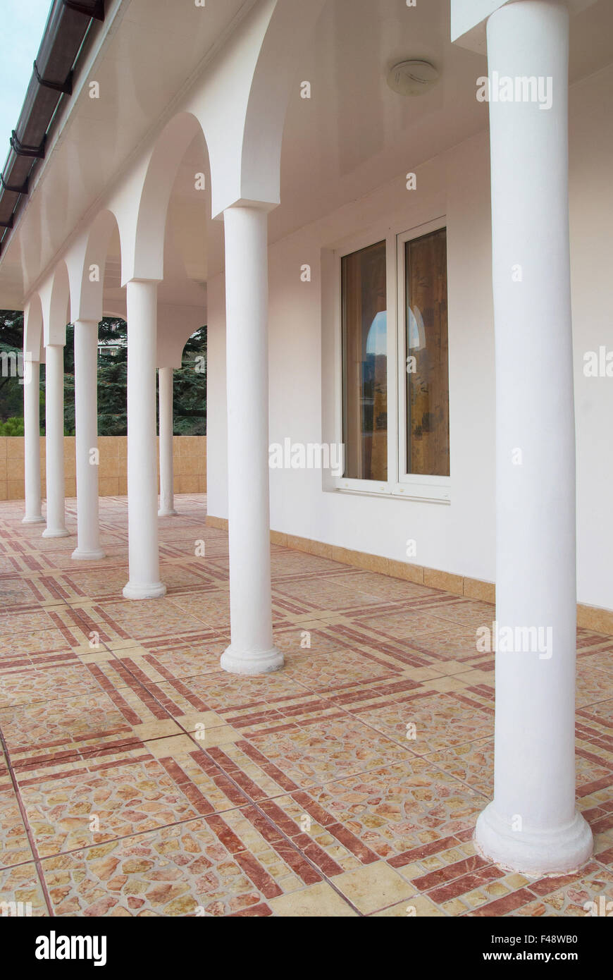 Columns interior office space hi-res stock photography and images - Alamy