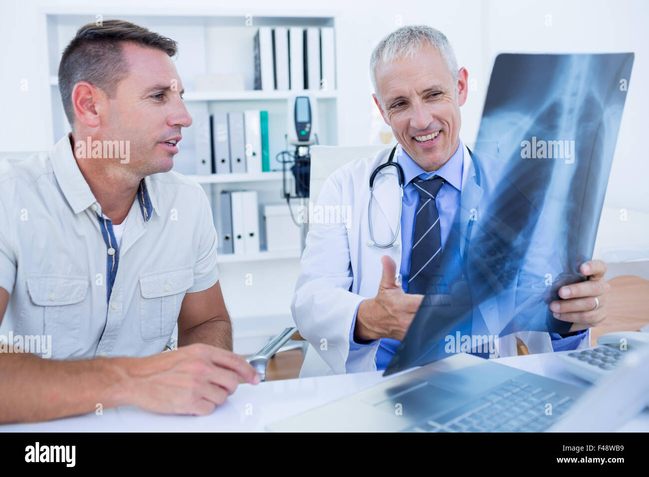 Doctor and patient looking at Xray Stock Photo - Alamy