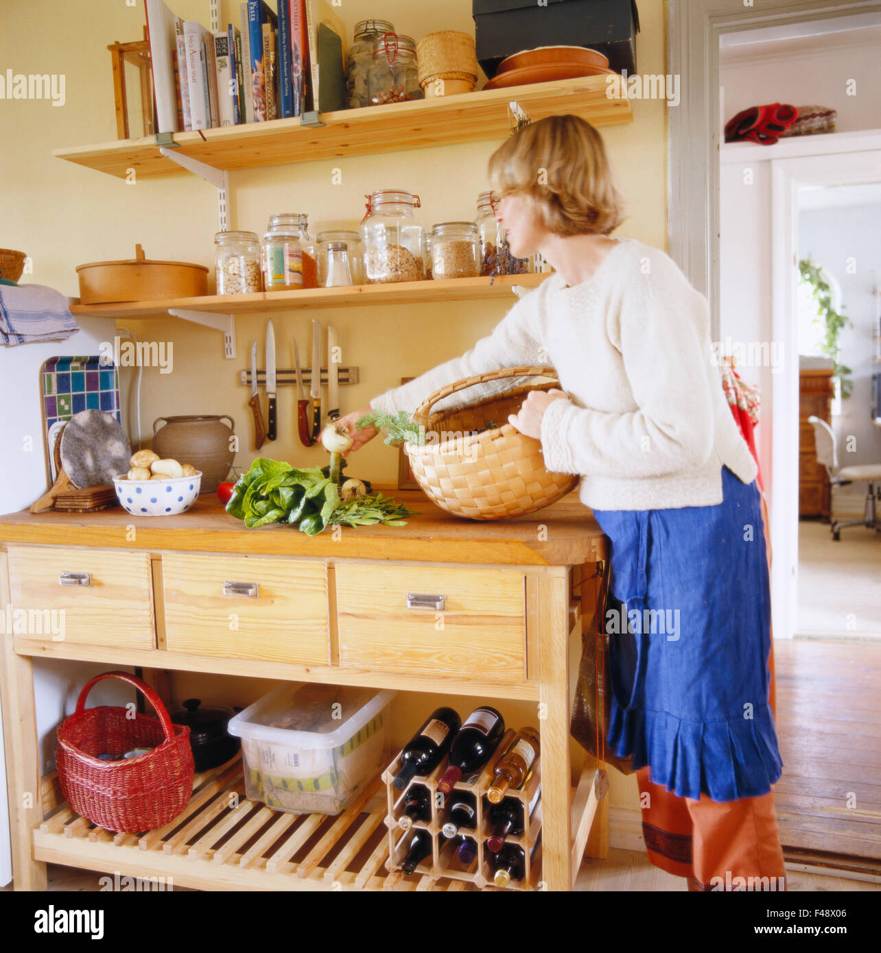 Rustic kitchen design hi-res stock photography and images - Alamy