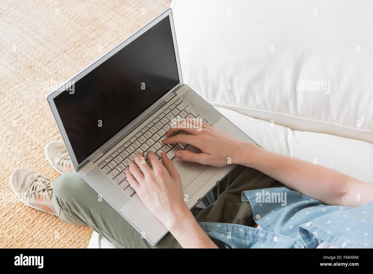 Close up of man typing on his laptop Stock Photo - Alamy