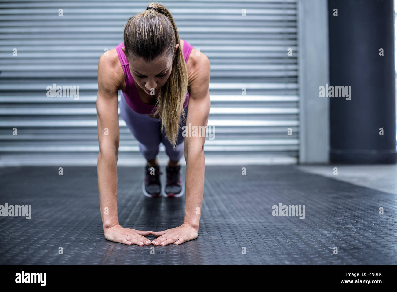 Muscular woman doing press up exercises Stock Photo - Alamy