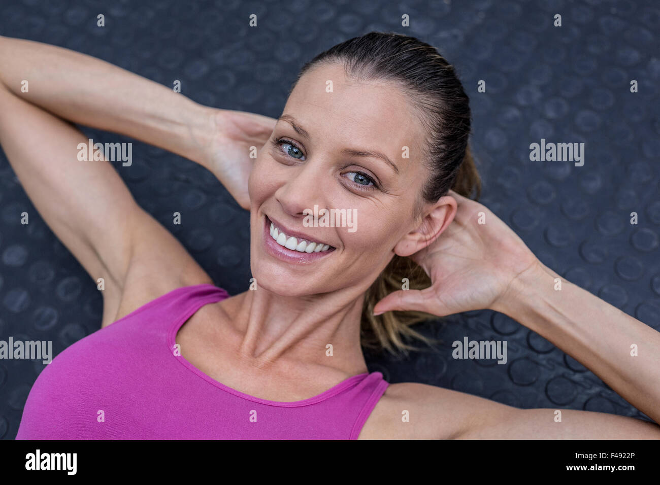 Muscular woman doing abdominal crunch Stock Photo - Alamy