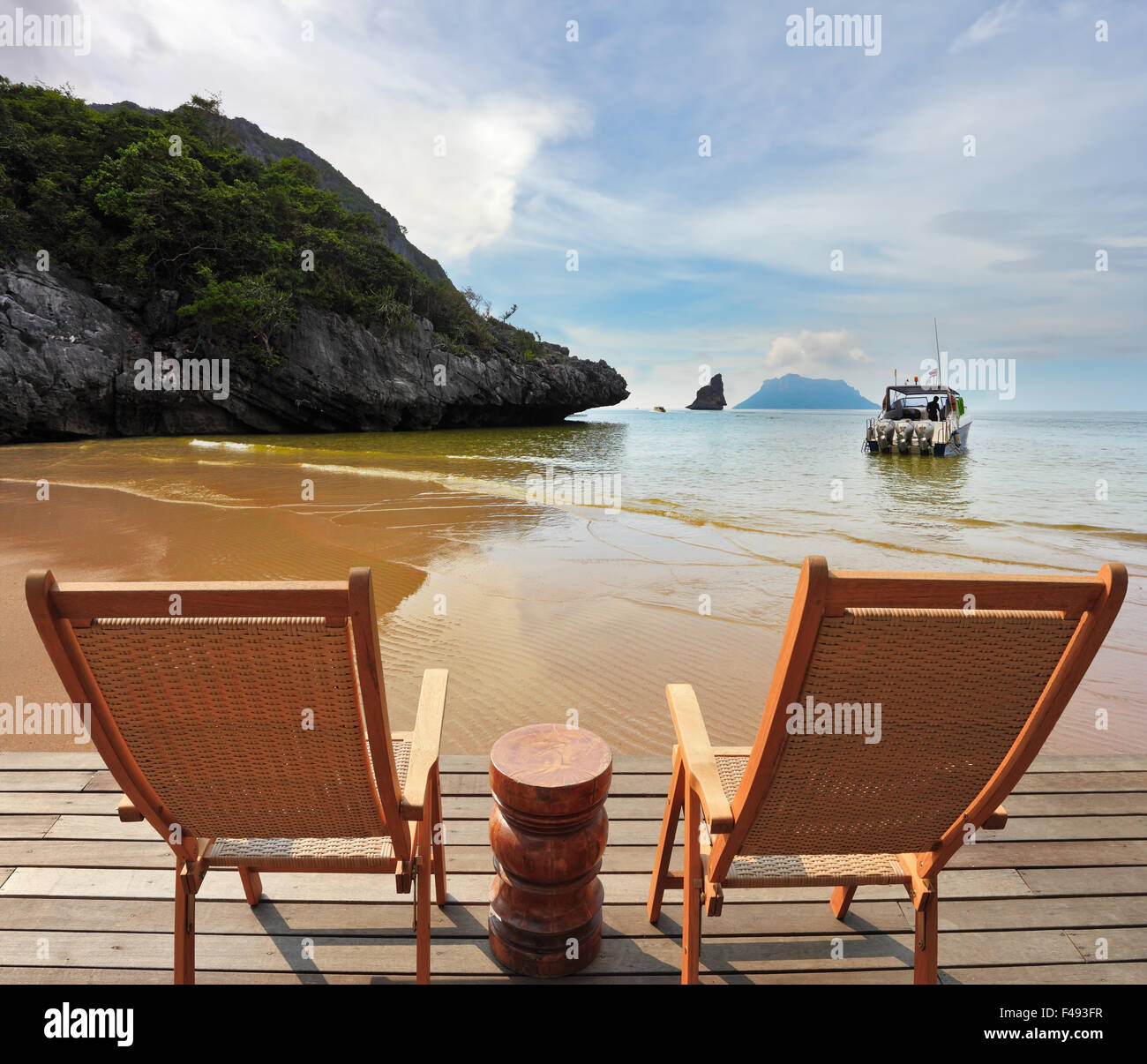 Table hence hi-res stock photography and images - Alamy