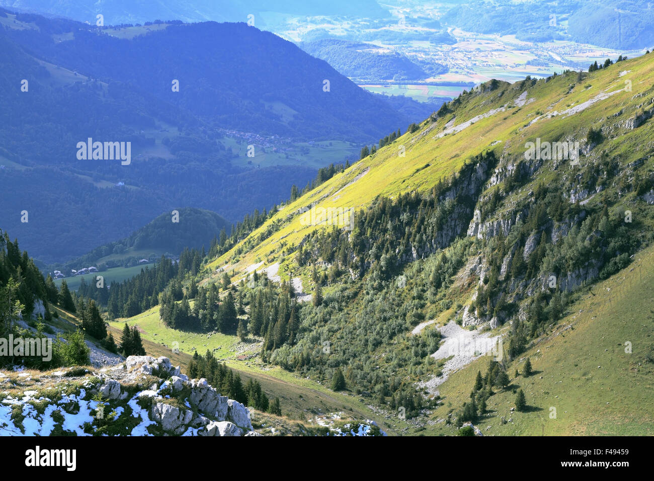 Slopes and mountain hi-res stock photography and images - Alamy