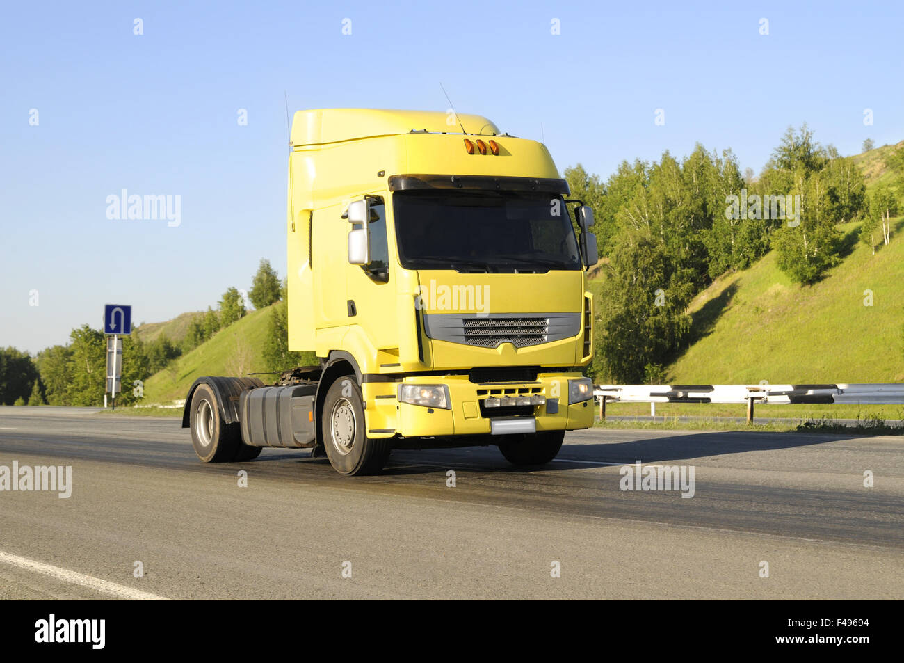 Empty lorry hi-res stock photography and images - Alamy