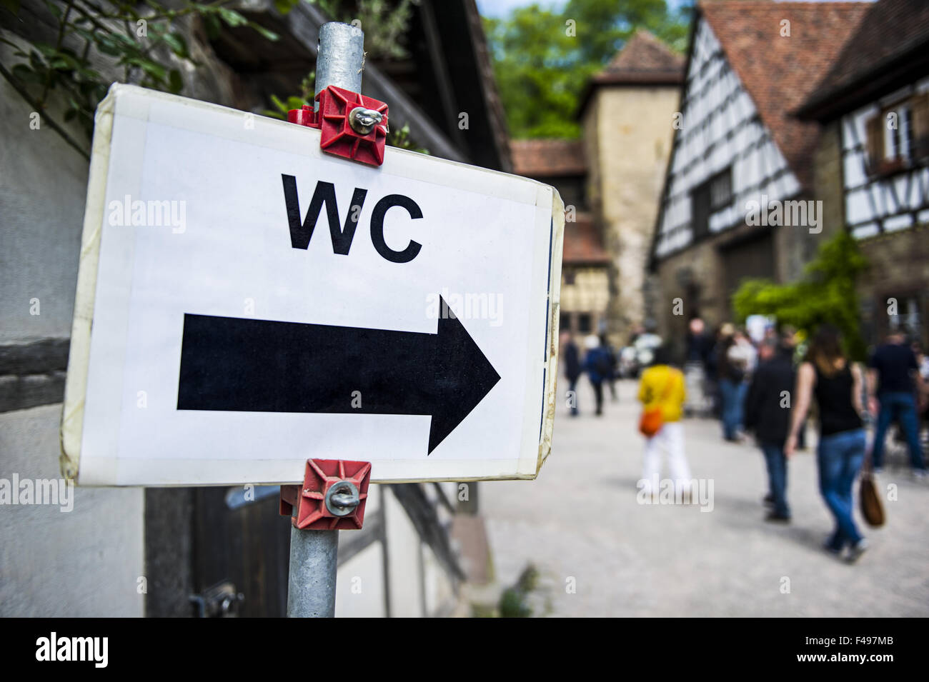 Toilet sign arrow hi-res stock photography and images - Alamy