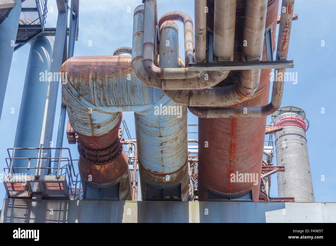 Overhead pipes hi-res stock photography and images - Alamy