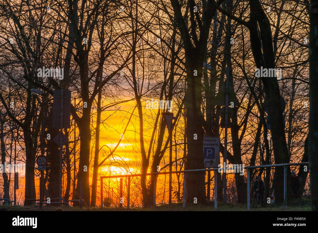 Shaft of sunlight at sunset hi-res stock photography and images - Alamy